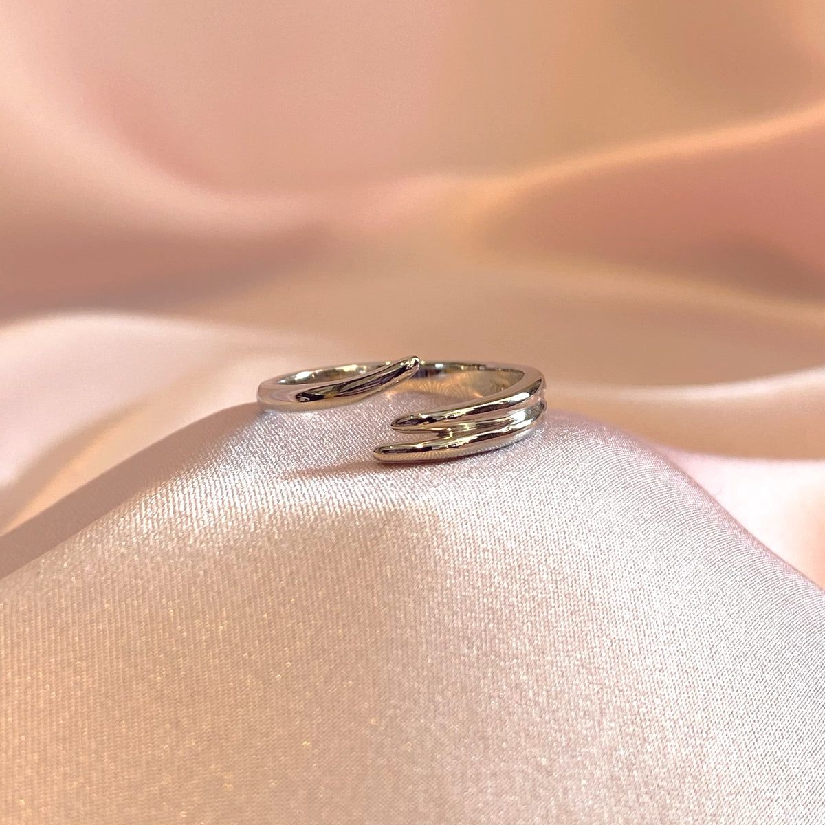 The LA Ring – 585 By Zachary's